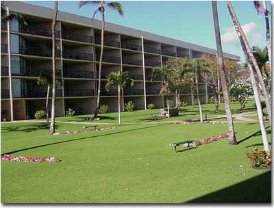 Maui Sunset Condos. Oceanfront Condo Rentals, Kehei, Hawaii.